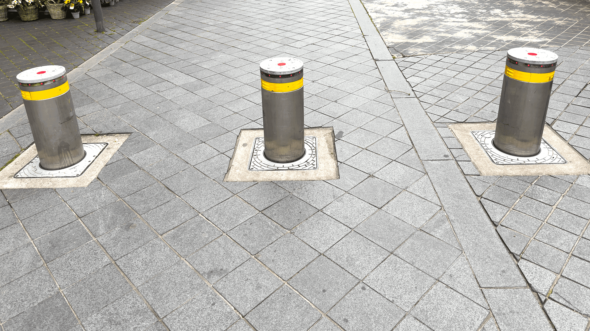 Commercial – Bollard Posts - Built Rite Fence Inc.